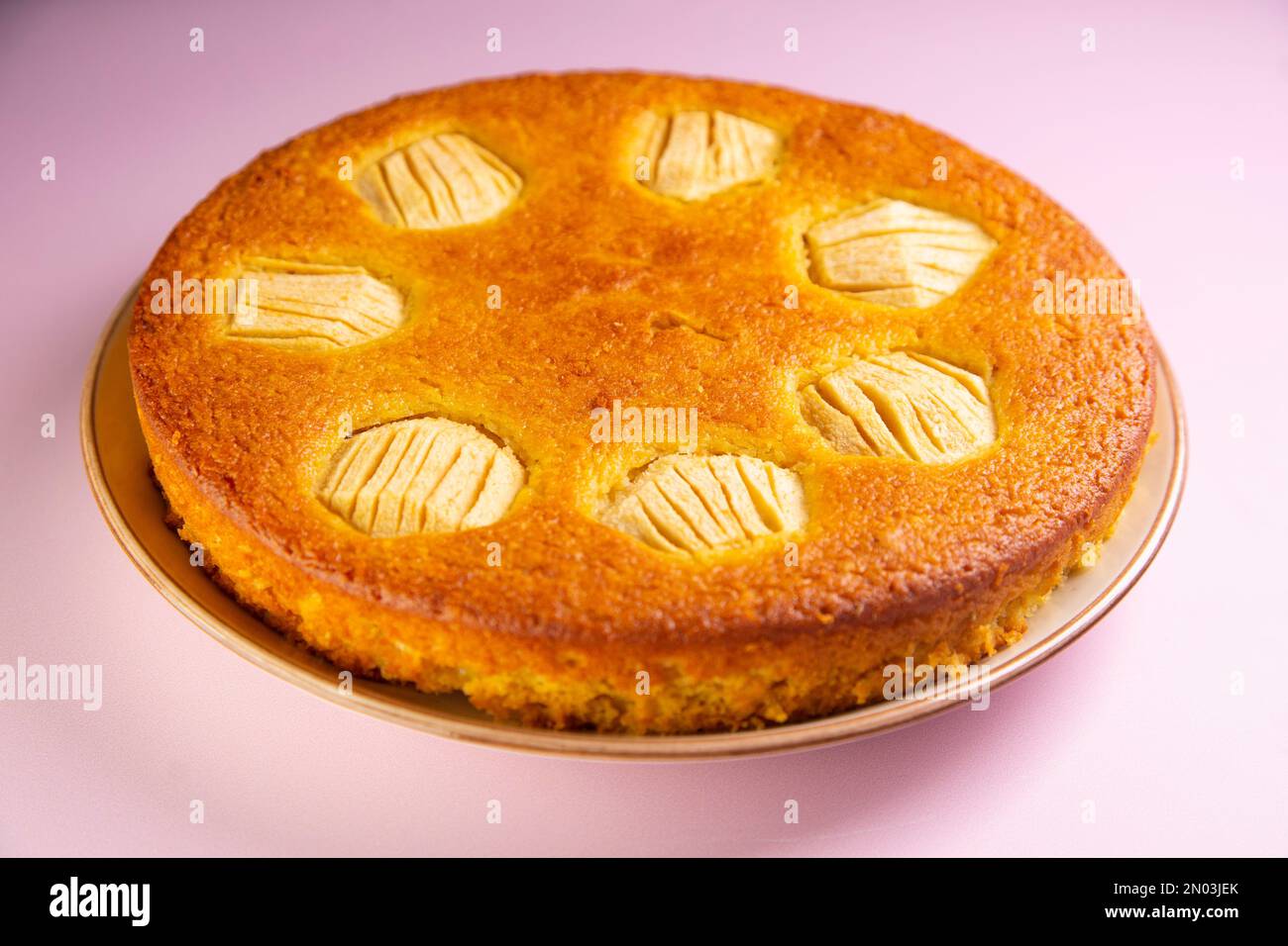 Apple cake on baking hi-res stock photography and images - Alamy
