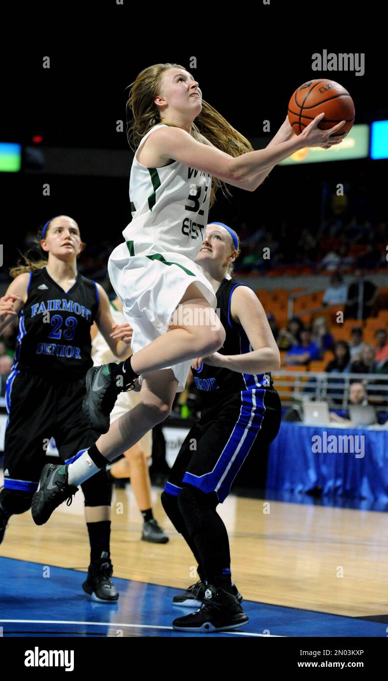 Wyoming East's Gabby Lupardus (32) drives the lane during the West ...