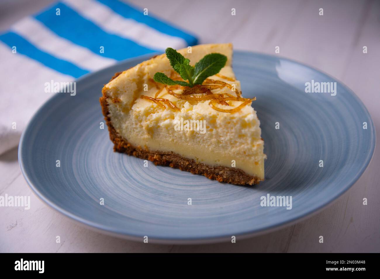 Lemon sponge cake with biscuit base Stock Photo - Alamy