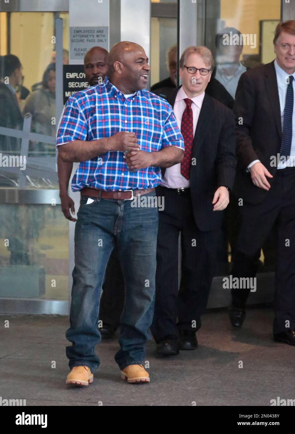 Andre Hatchett, exits court with his lawyer Barry Scheck, center, after ...