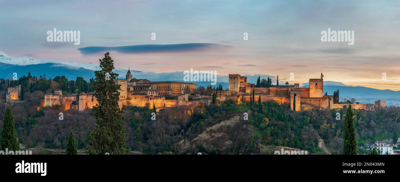 Panoramic of the Alhambra and the Palace of Carlos V with its ...
