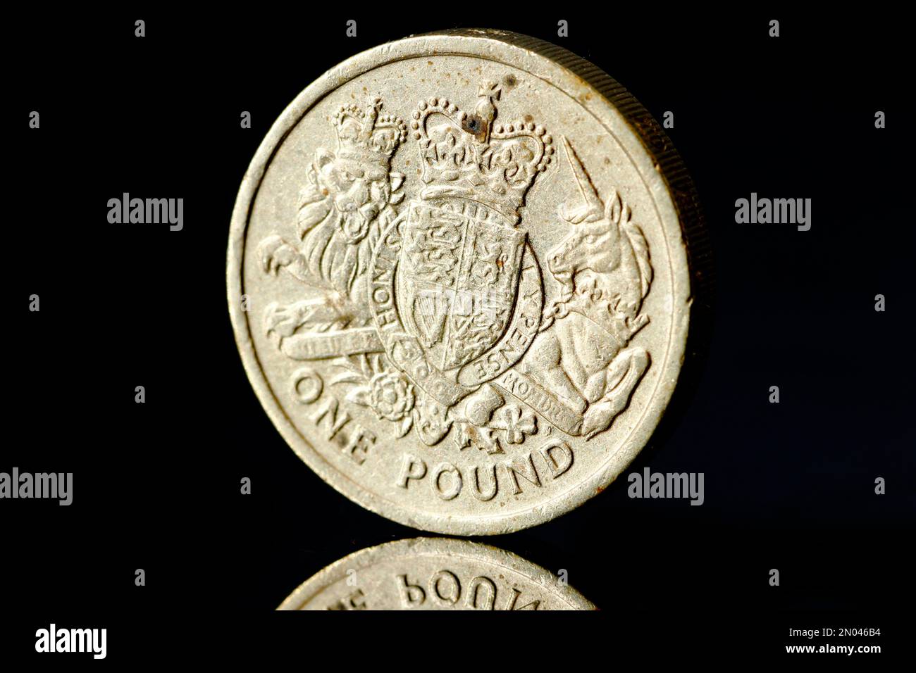 British coin coat of arms hi-res stock photography and images - Alamy