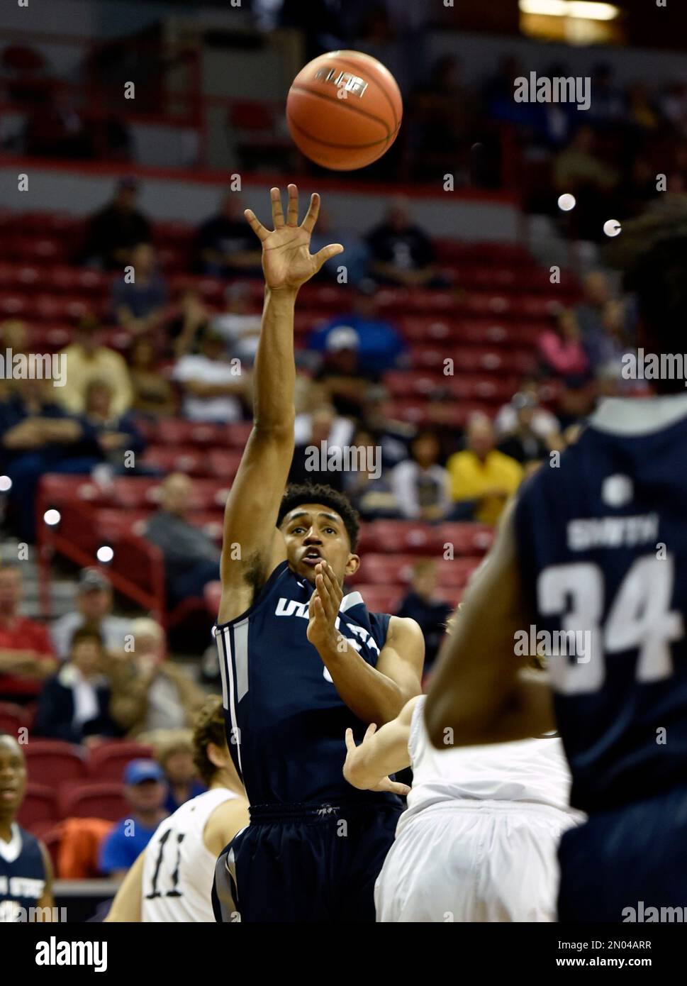 Utah State's Julion Pearre (5) shoots against Wyoming during the first ...