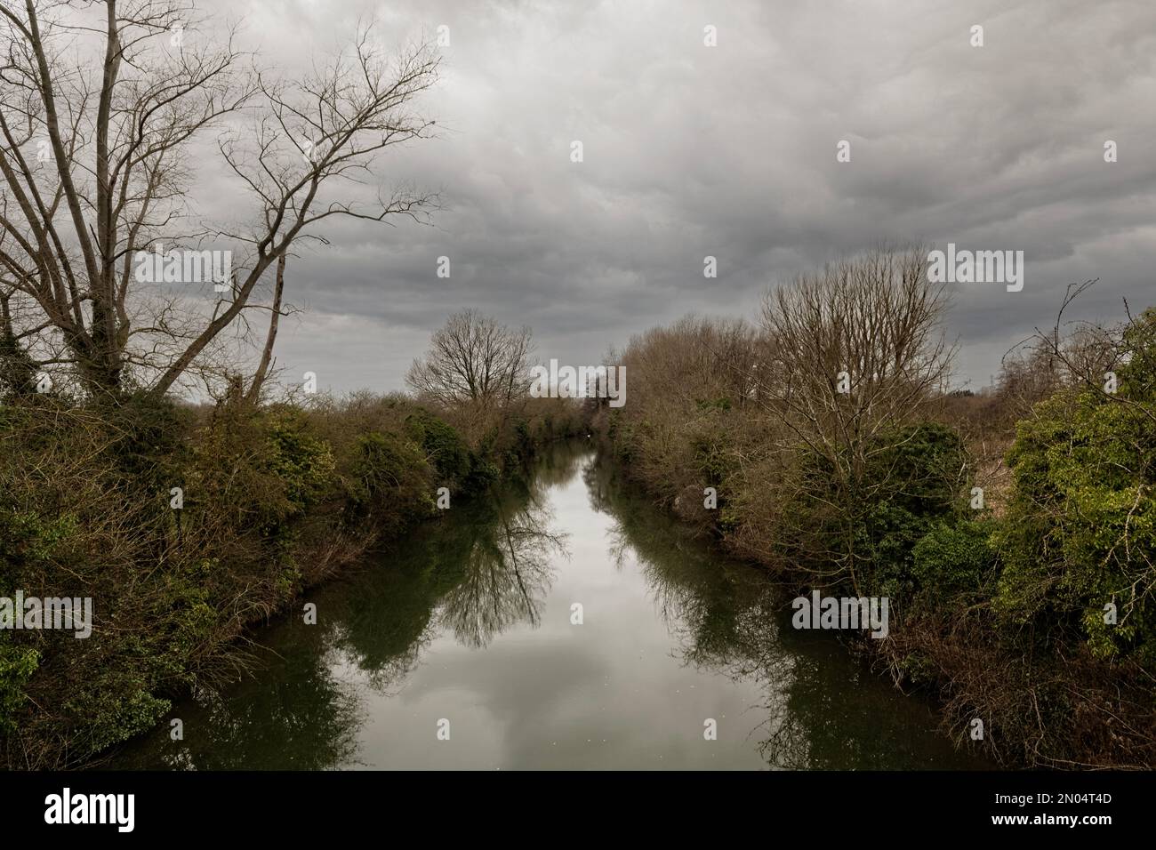 The River at Sutton Courtenay, Oxfordshire, with stormy clouds in the ...