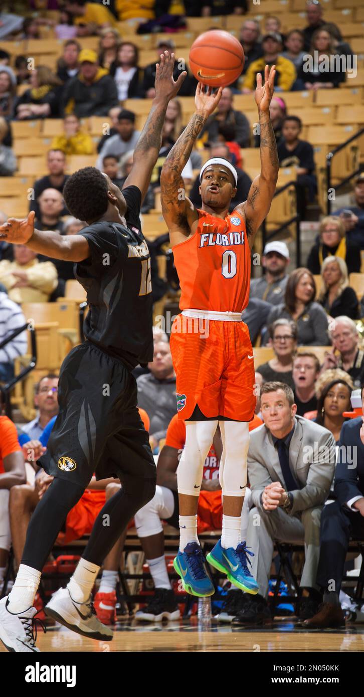 Florida's Kasey Hill shoots over Missouri's Namon Wright, left, during ...