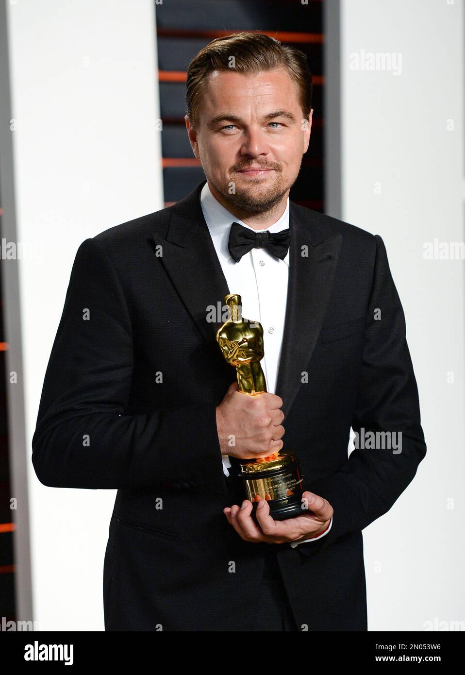 Actor Leonardo DiCaprio arrives at the Vanity Fair Fair Oscar Party ...