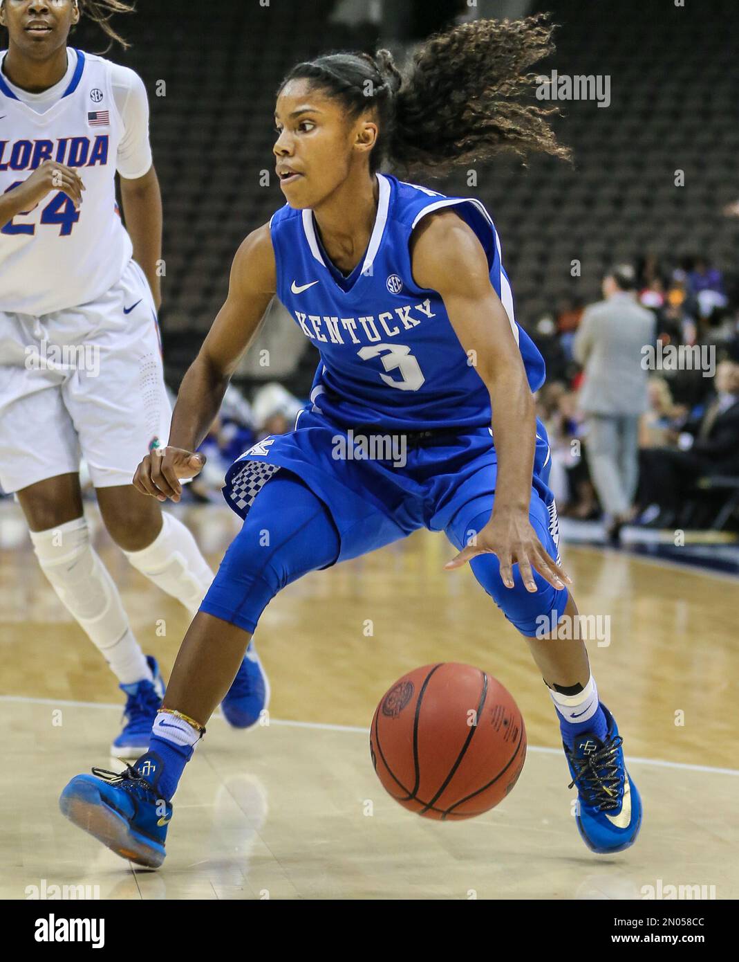 Kentucky guard Janee Thompson (3) drives to the basket against Florida ...