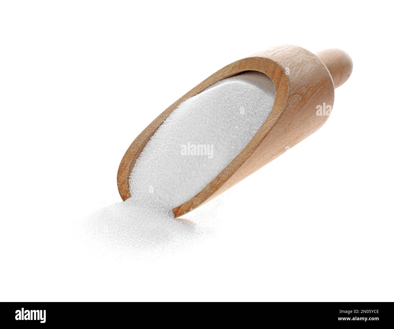 Wooden scoop with salt isolated on white Stock Photo - Alamy