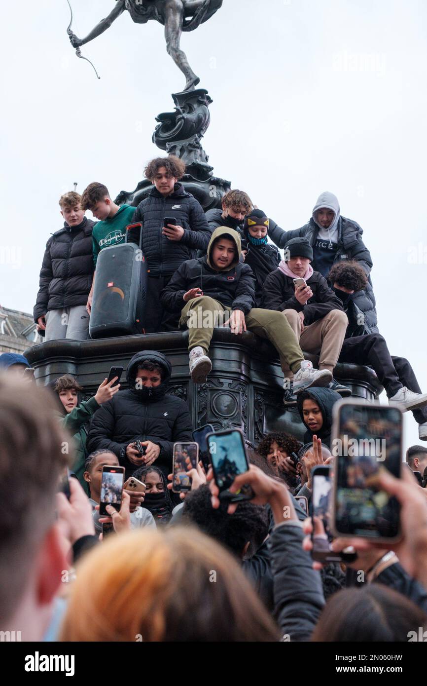 UK Rapper, Digga D film music video in Piccadilly Square. Ehimetalor ...