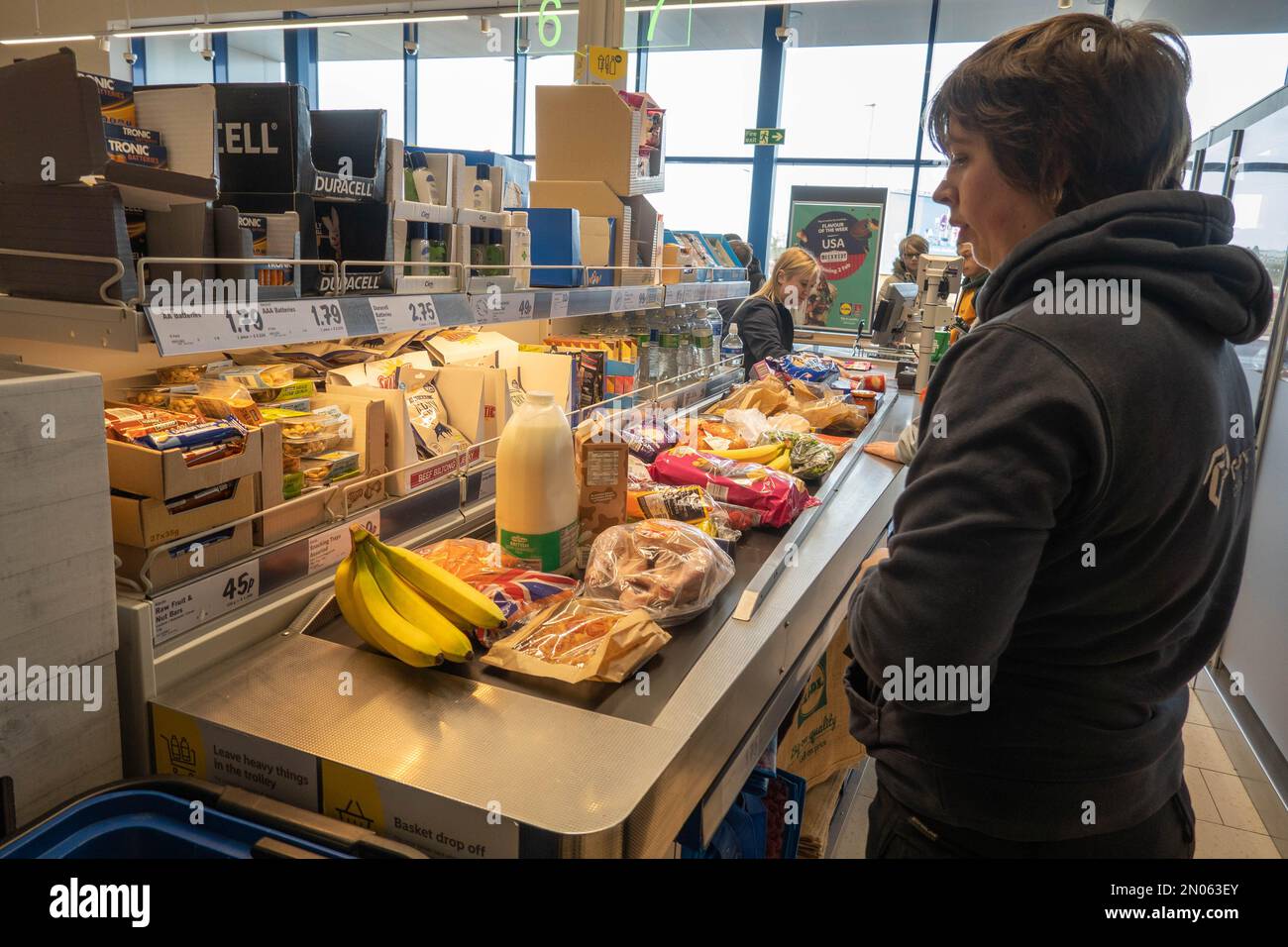 Lidl checkout hi-res stock photography and images - Alamy