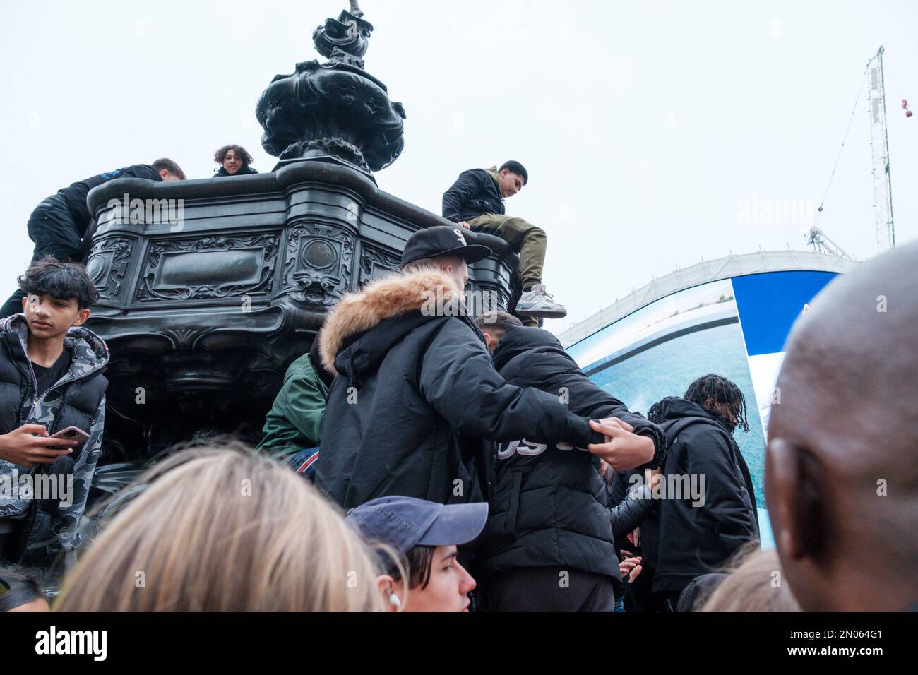UK Rapper, Digga D film music video in Piccadilly Square. Ehimetalor ...