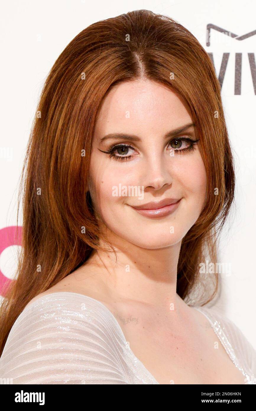 Lana Del Rey arrives at the 2016 Elton John AIDS Foundation Oscar ...