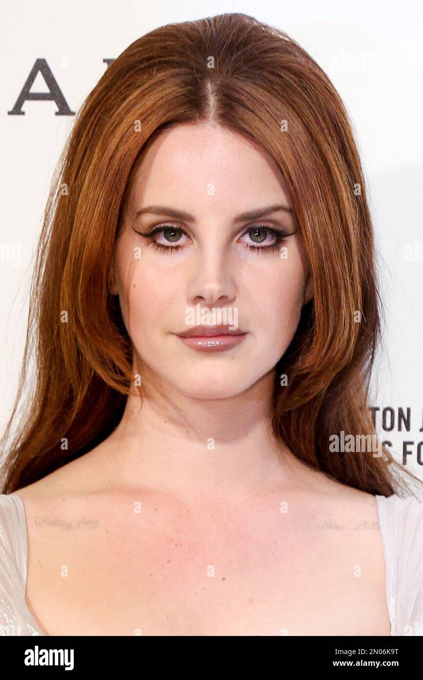 Lana Del Rey arrives at the 2016 Elton John AIDS Foundation Oscar ...