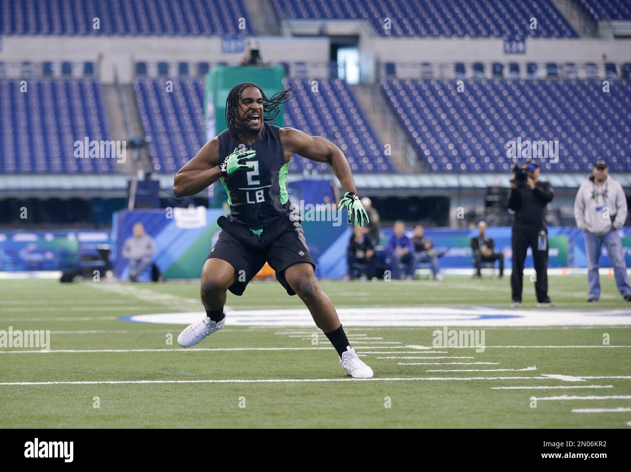 Oklahoma linebacker Devante Bond runs a drill at the NFL football ...