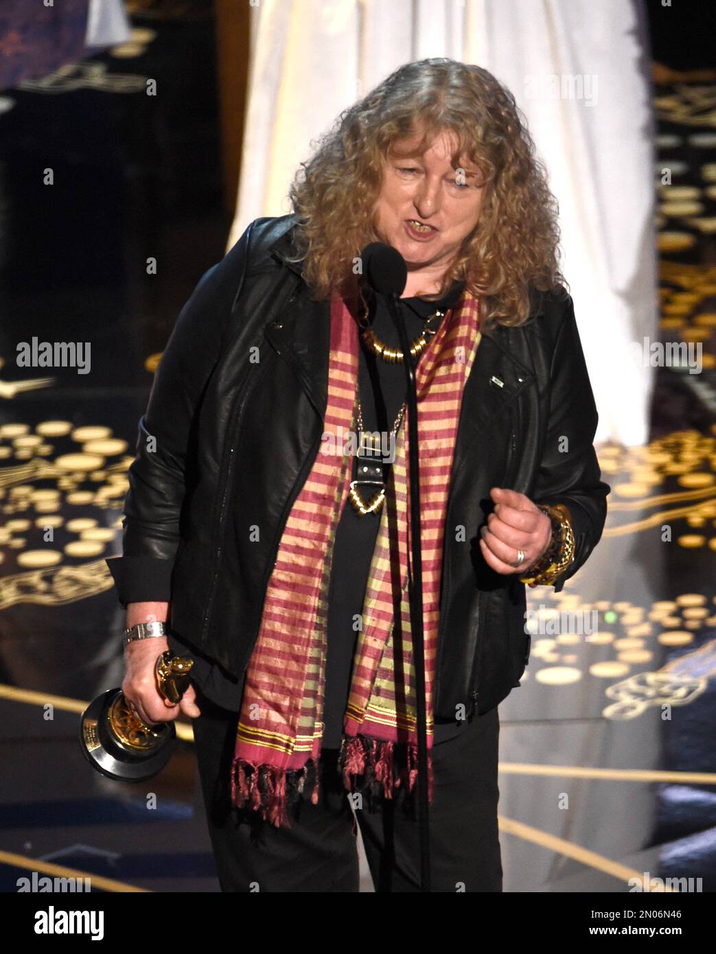 Jenny Beavan accepts the award for best costume design for “Mad Max ...