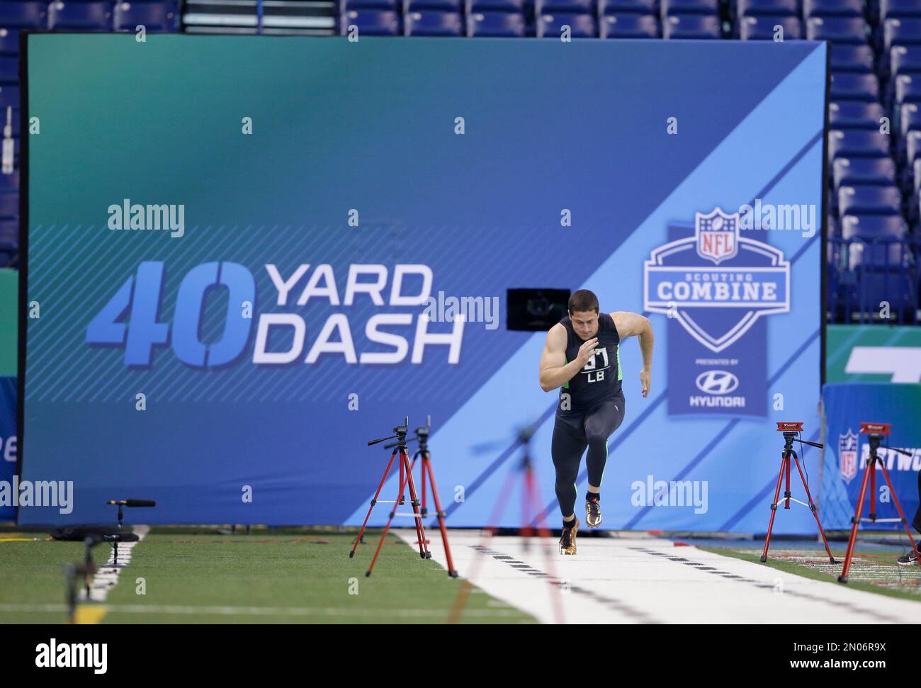 Utah State linebacker Nick Vigil runs the 40-yard dash at the NFL ...
