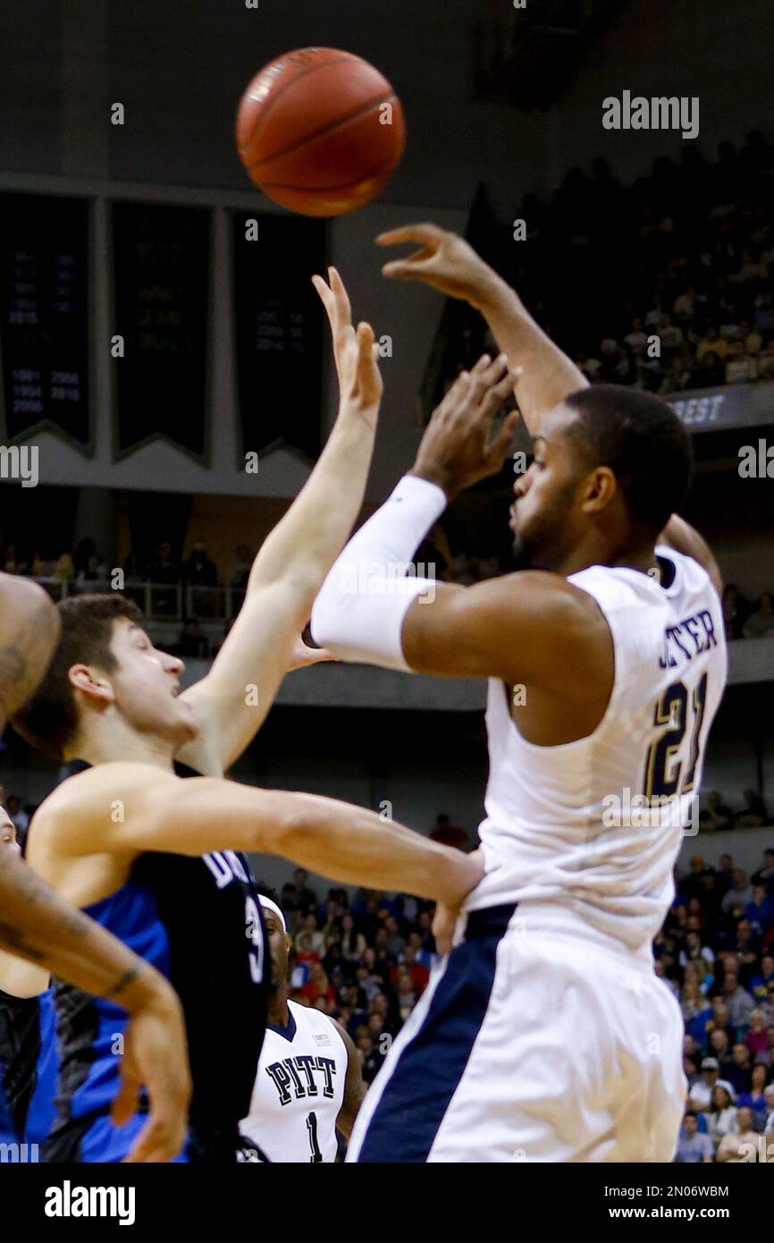 Pittsburgh's Sheldon Jeter (21) plays against Duke in an NCAA college ...