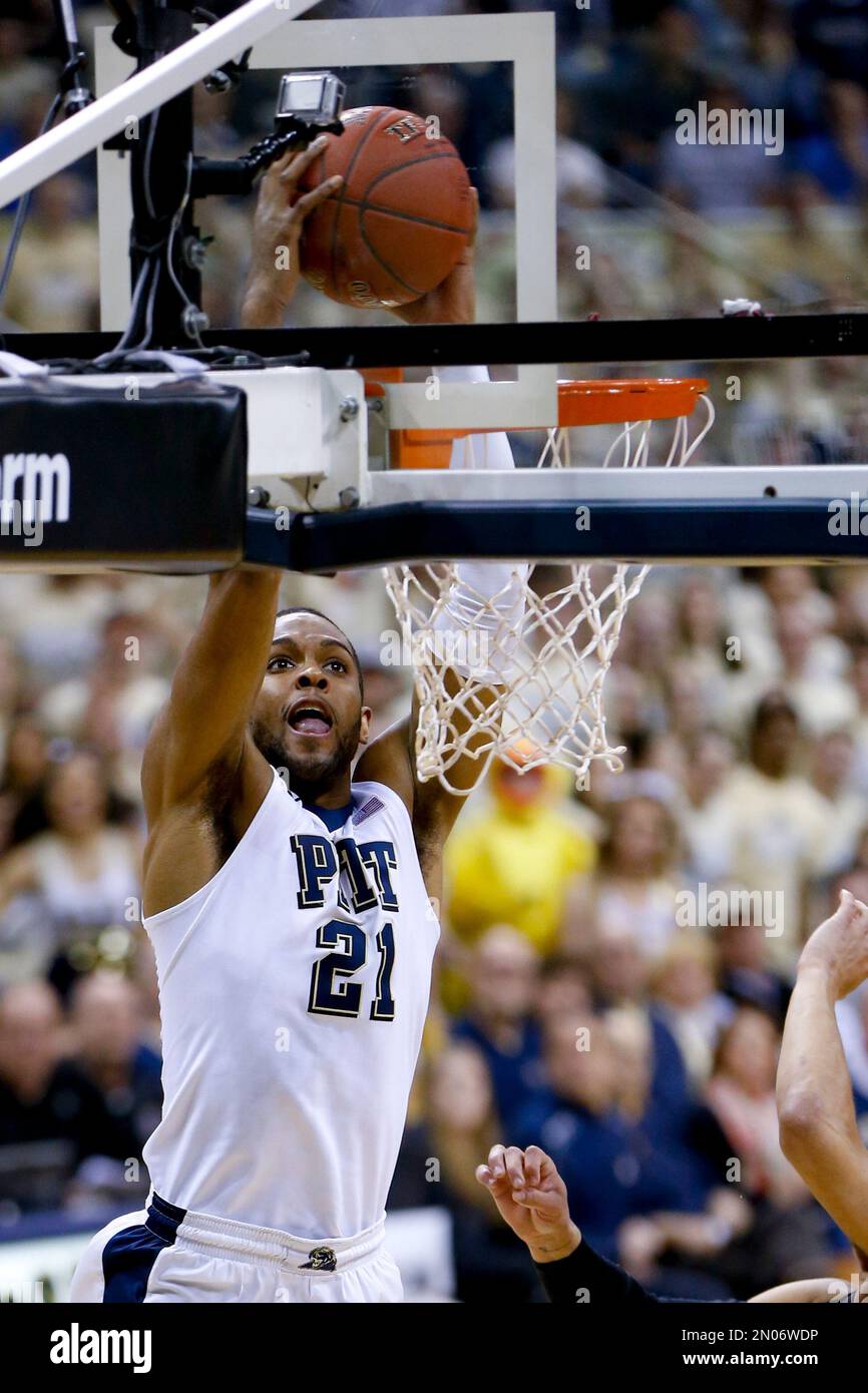 Pittsburgh's Sheldon Jeter (21) plays against Duke in an NCAA college ...