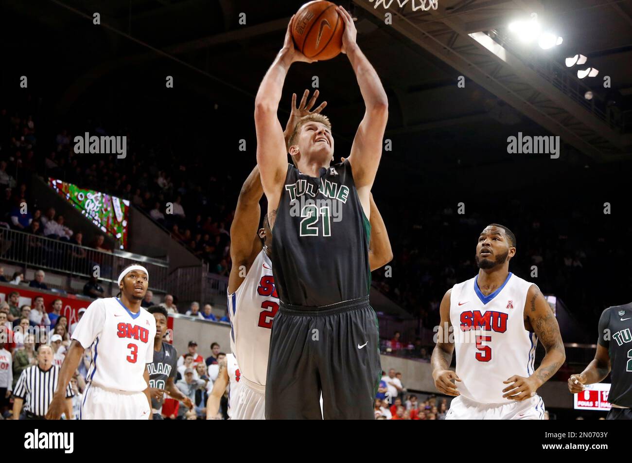 Tulane forward Dylan Osetkowski (21) goes up for a shot as SMU's ...