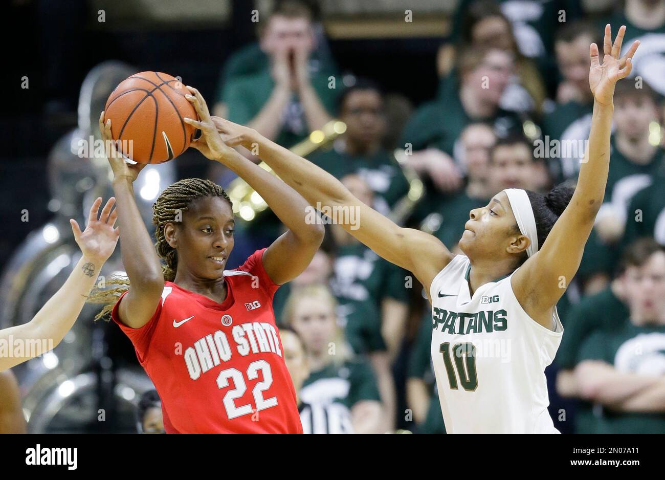 Ohio State forward Alexa Hart (22) looks to pass around Michigan State ...