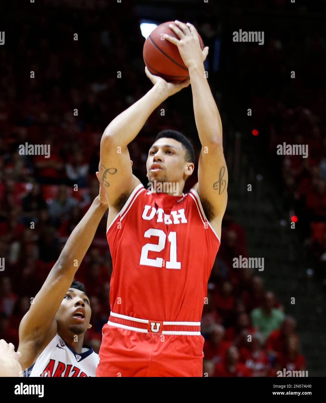 Utah forward Jordan Loveridge (21) shoots the ball during the first ...