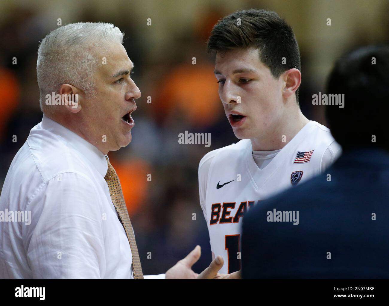 Oregon State head coach Wayne Tinkle, center, and Drew Eubanks, right ...