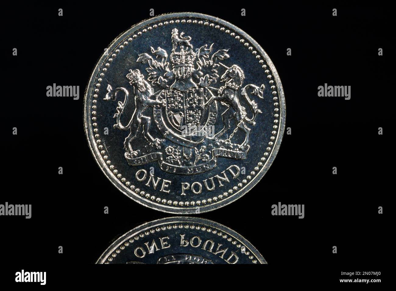 An uncirculated 2003 UK £1 coin showing the coat of arms on the reverse ...
