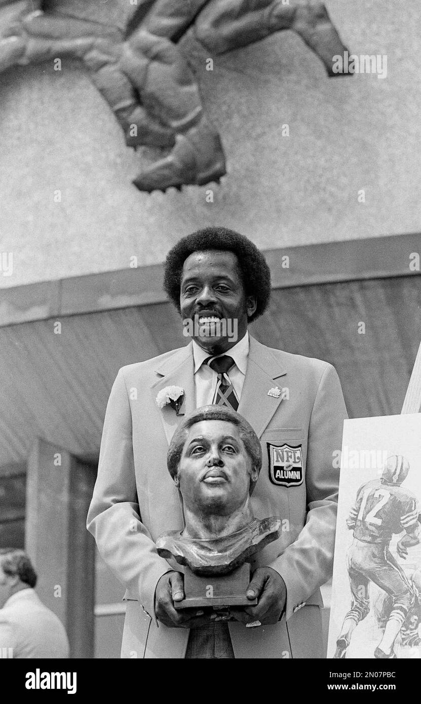 Former Los Angeles Rams defensive end Deacon Jones, poses with his ...