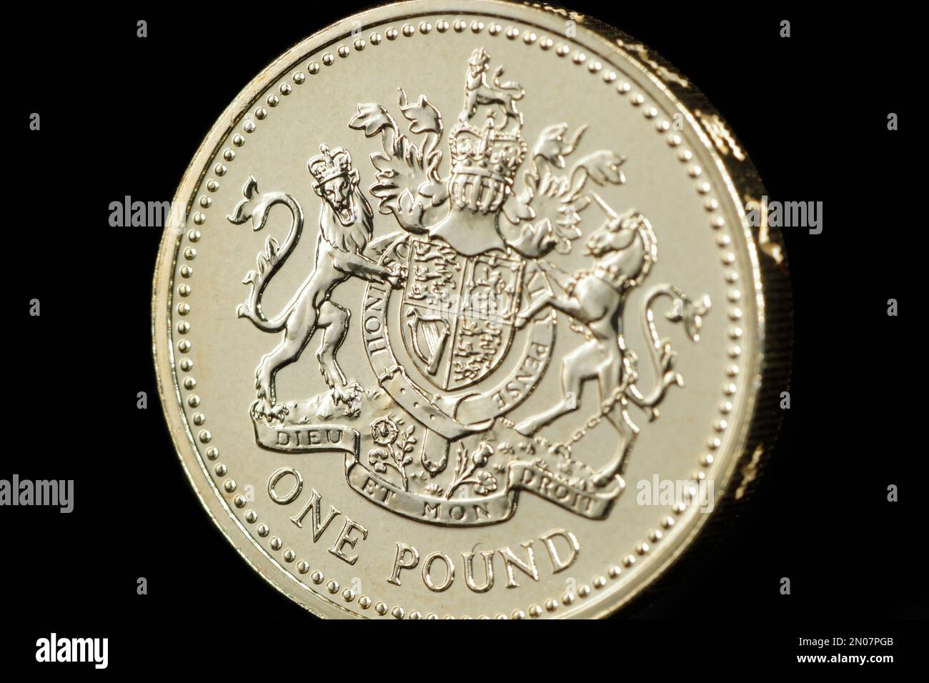 2003 one pound coin hi-res stock photography and images - Alamy