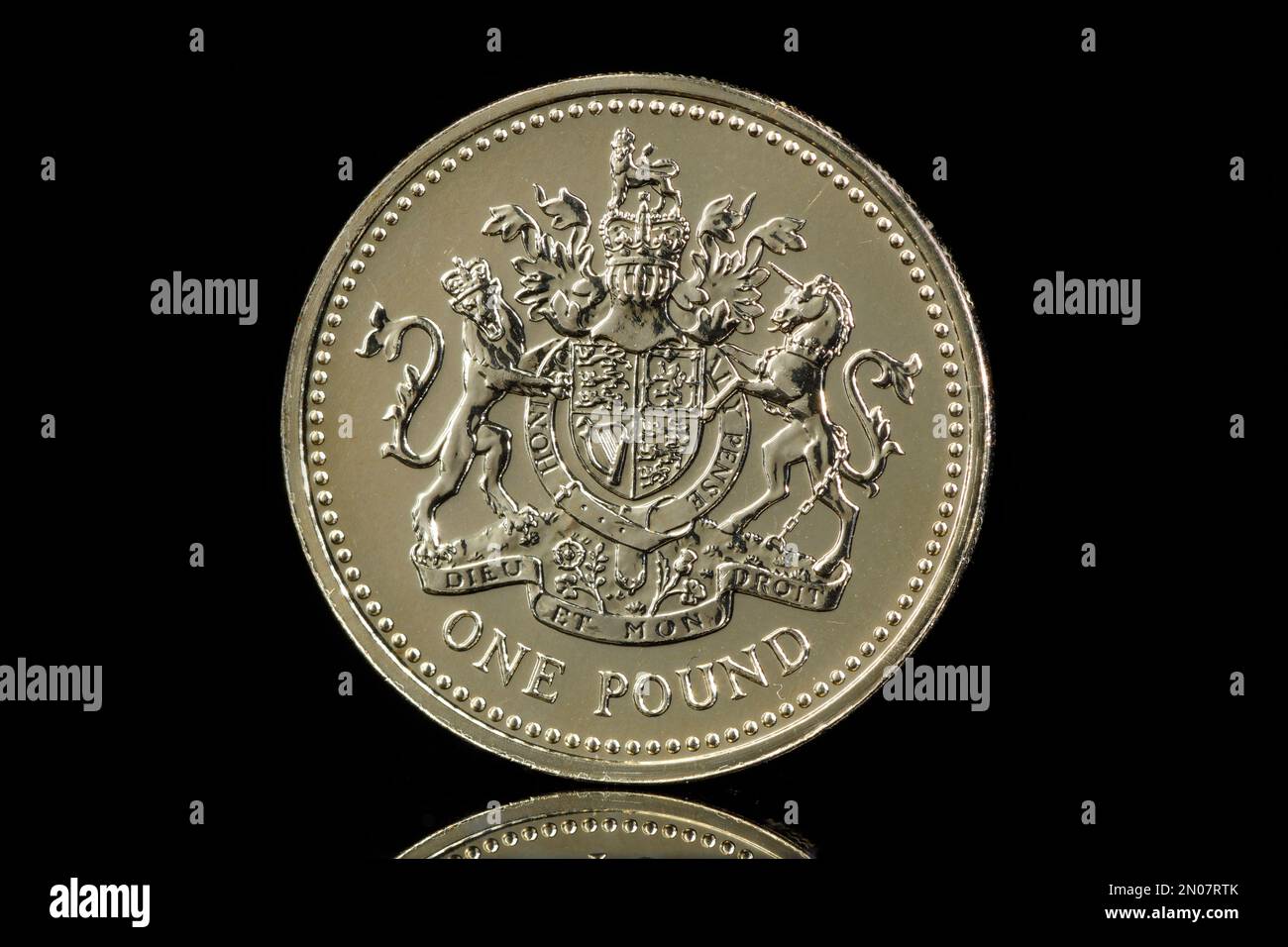 An uncirculated UK £1 coin issued in 2003 Stock Photo - Alamy