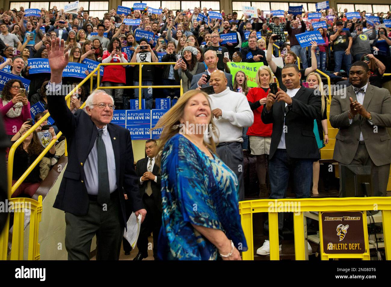Democratic presidential candidate Sen. Bernie Sanders, I-Vt., left ...