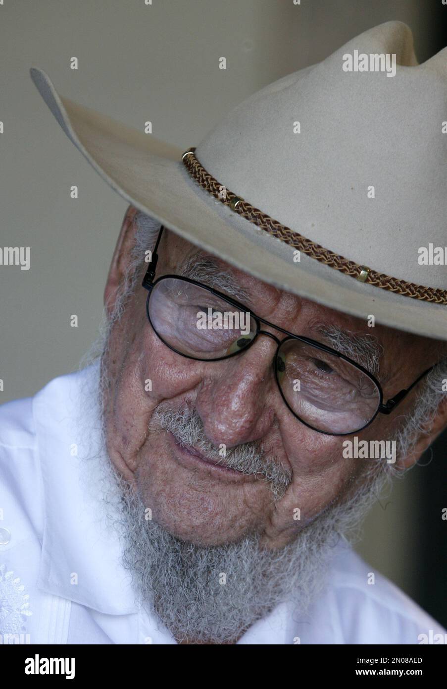 FILE - This Aug. 19, 2006 file photo shows Ramon Castro, the older ...