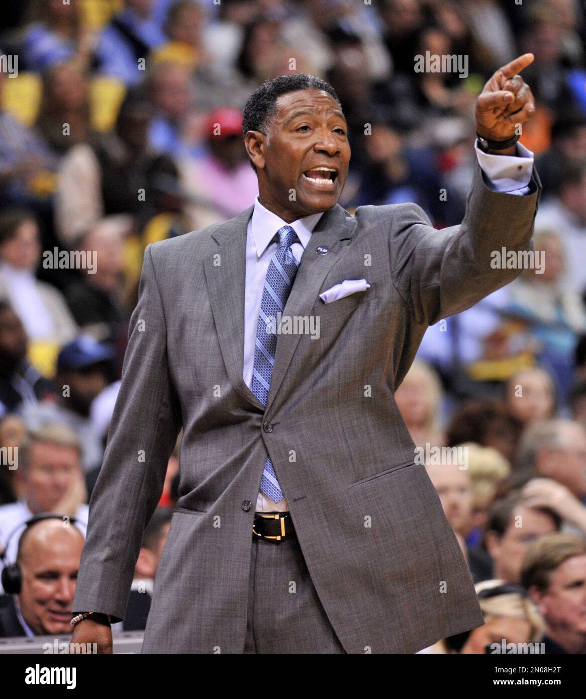 Minnesota Timberwolves head coach Sam Mitchell calls to players in the ...