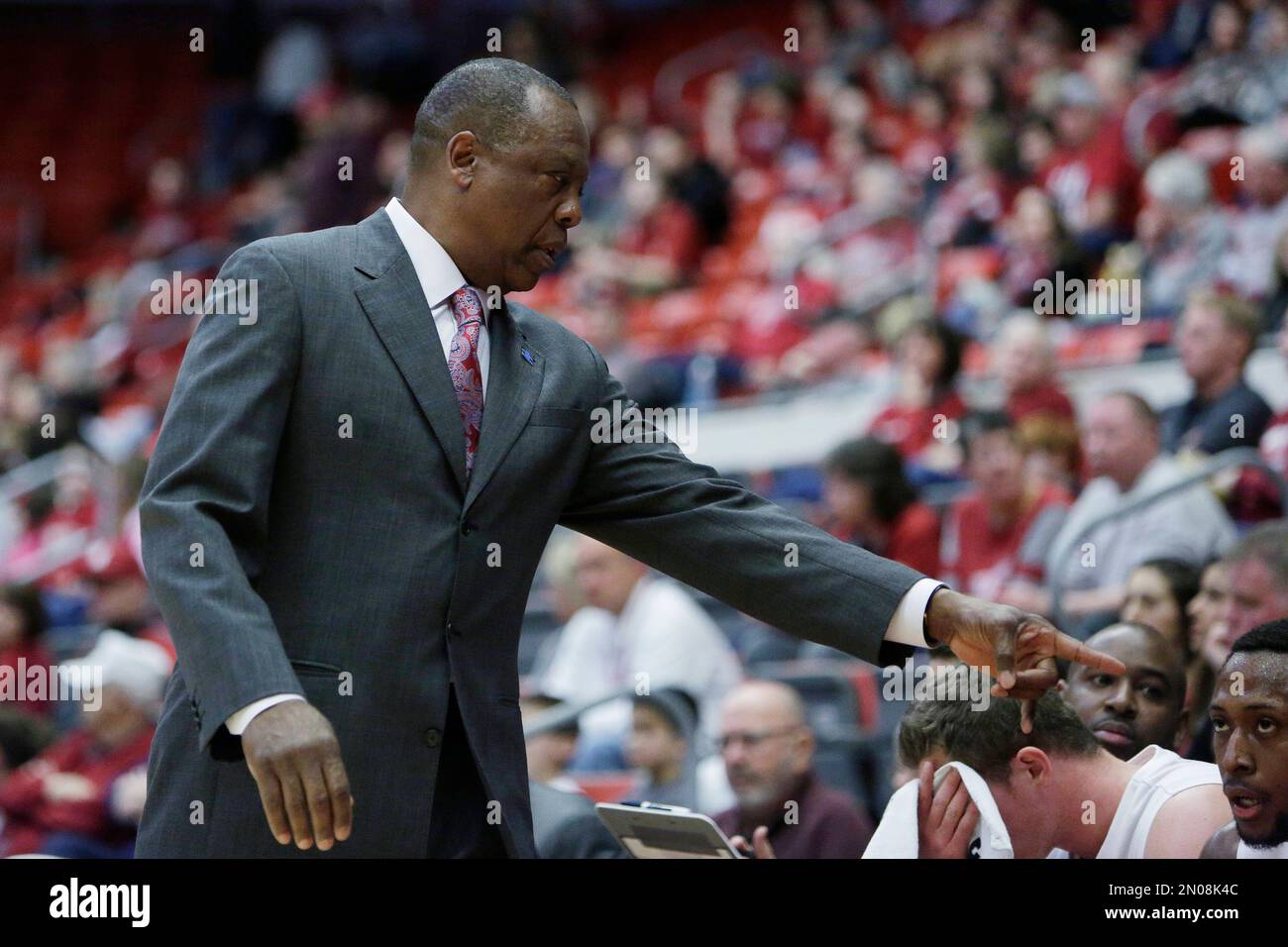 Washington State head coach Ernie Kent speaks to his bench during the ...