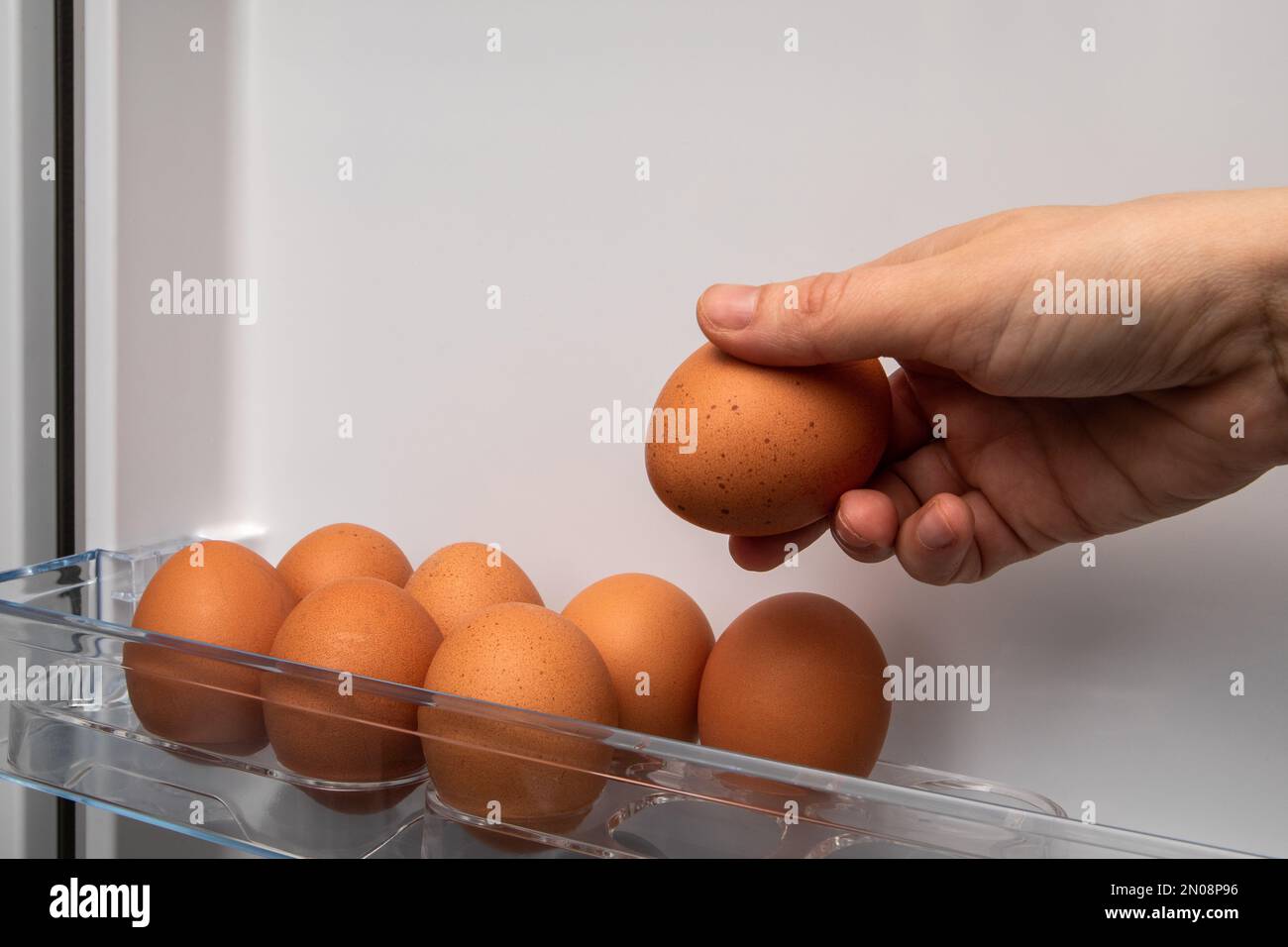 Hand takes easter eggs hi-res stock photography and images - Alamy