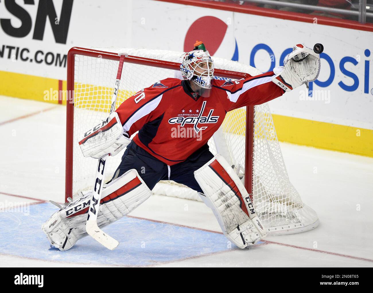 Washington Capitals goalie Braden Holtby (70) reaches for the puck ...