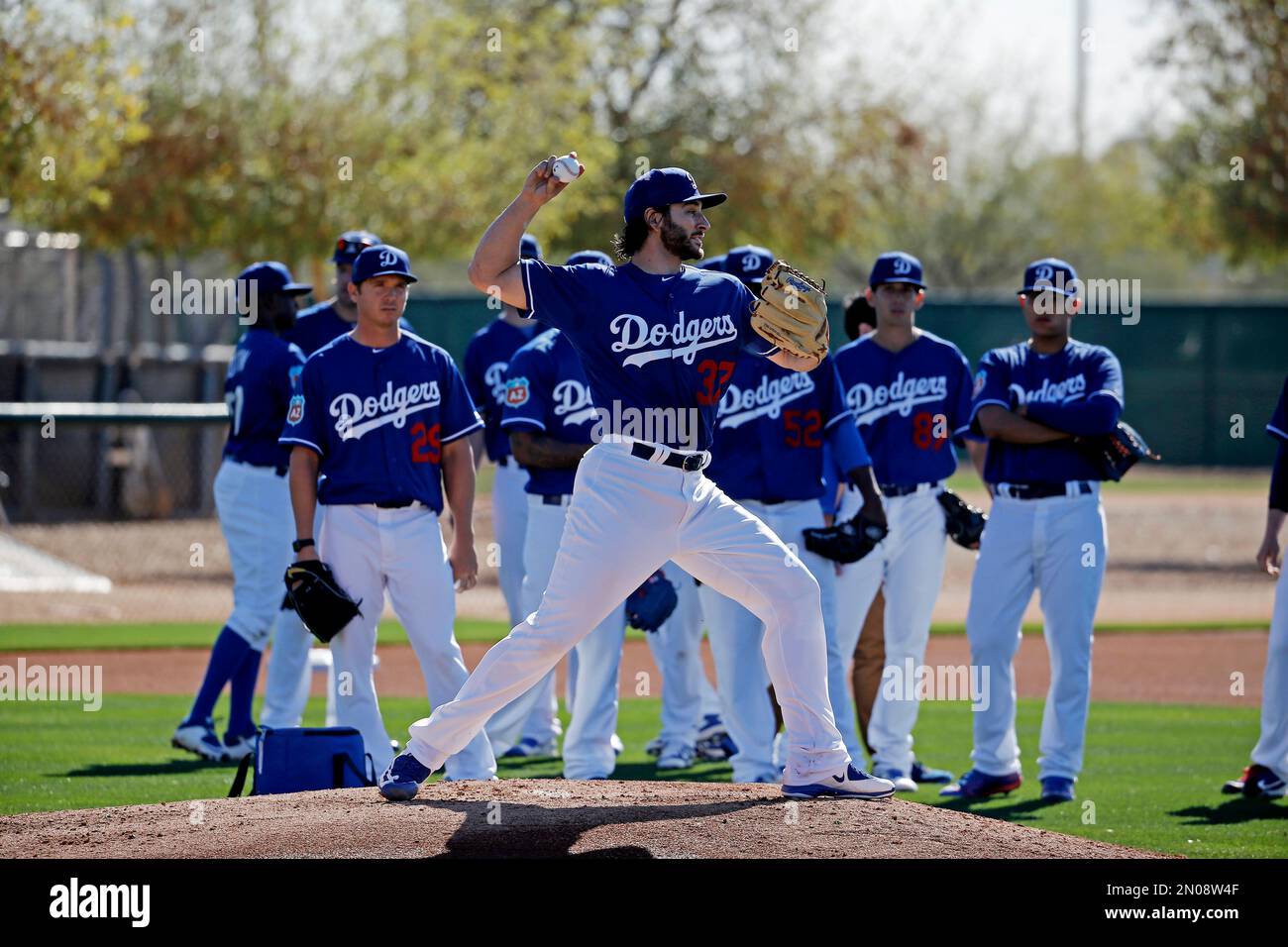 Los Angeles Dodgers' Brandon Beachy throws during a spring training ...
