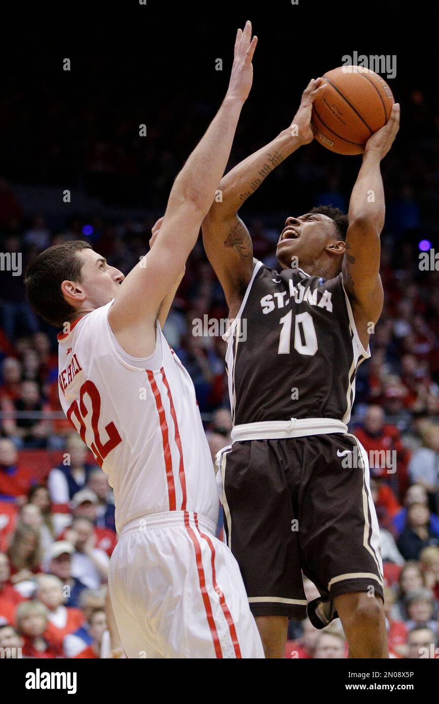 St. Bonaventure's Jaylen Adams (10) shoots over Dayton's Bobby Wehrli ...