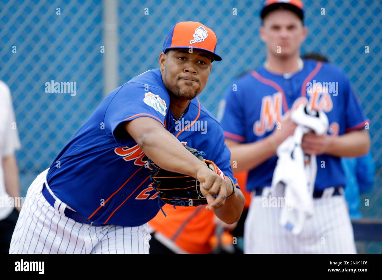 New York Mets pitcher Jeurys Familia throws a bullpen session during ...