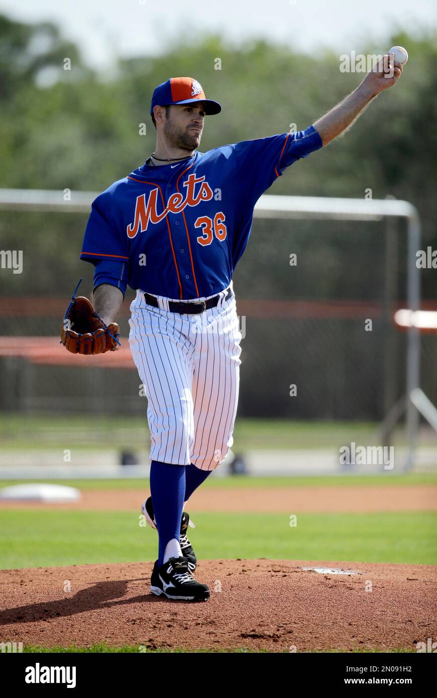 New York Mets pitcher Sean Gilmartin throws to first during spring ...