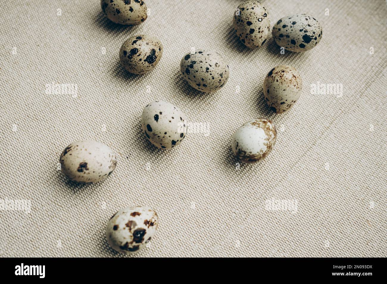 Easter eggs on beige background. Quail eggs natural easter decoration ...