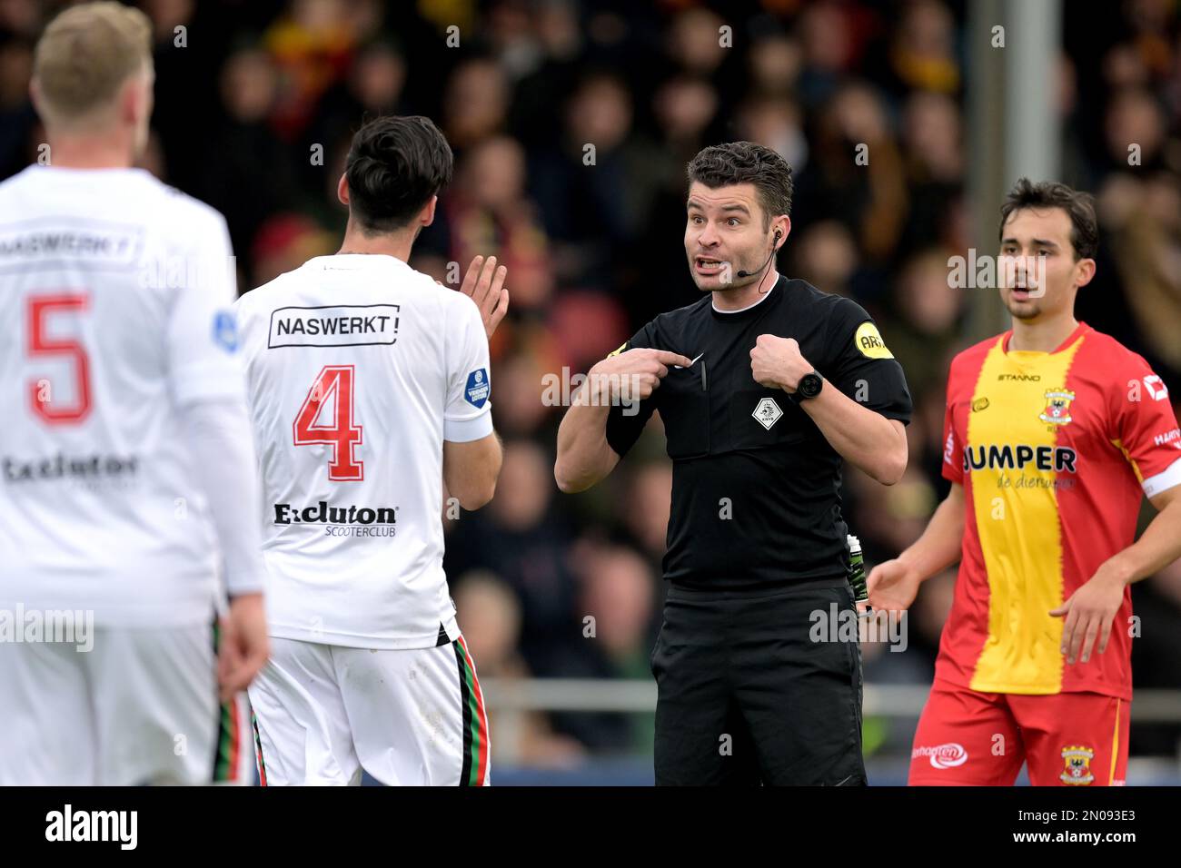 DEVENTER - (lr) Ivan Marquez of NEC Nijmegen, referee Erwin Blank ...