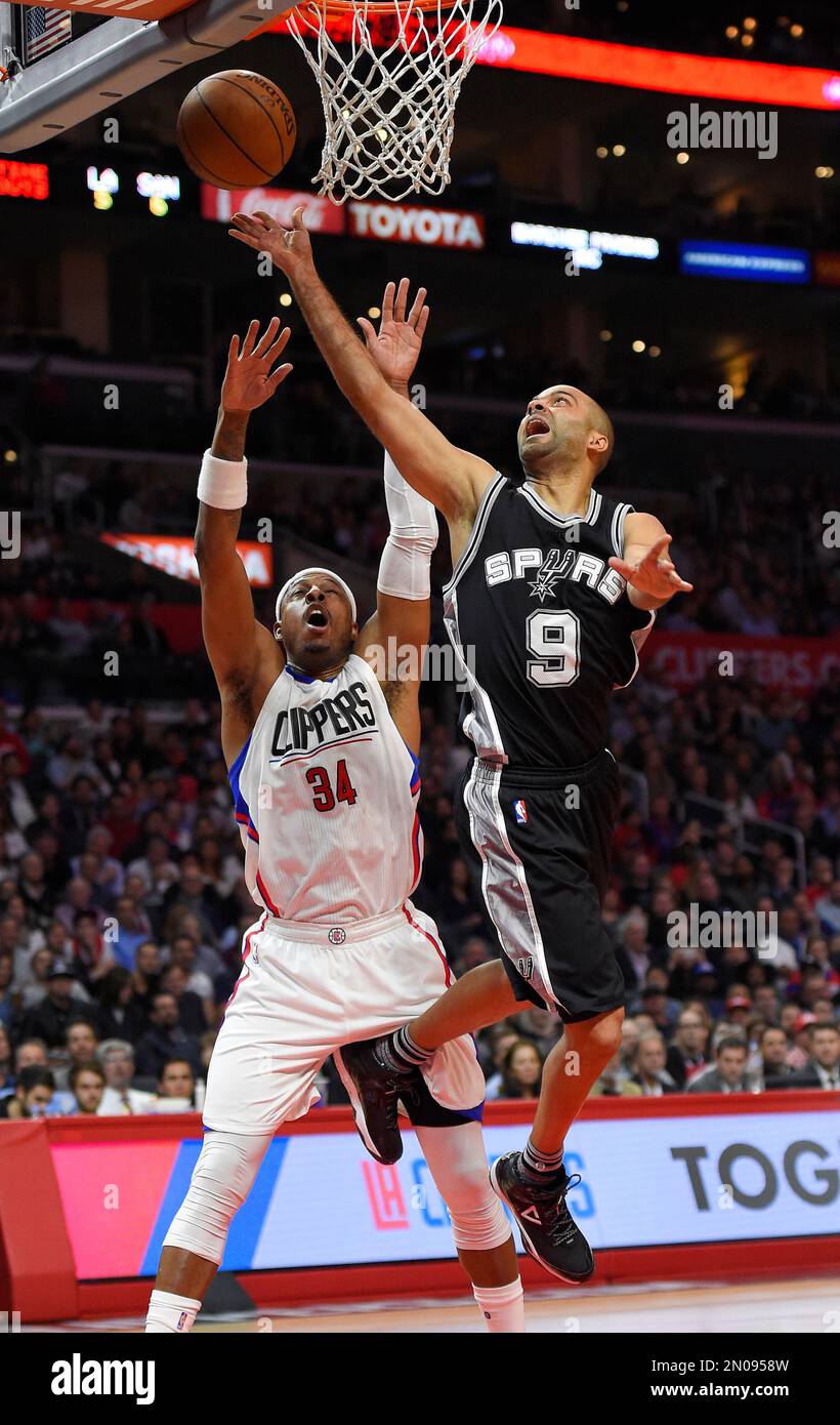 San Antonio Spurs guard Tony Parker, right, of France, shoots as Los ...