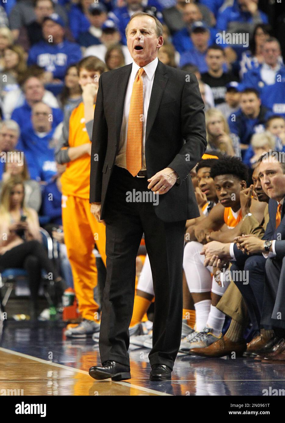 Tennessee head coach Rick Barnes shouts to his team during the second ...