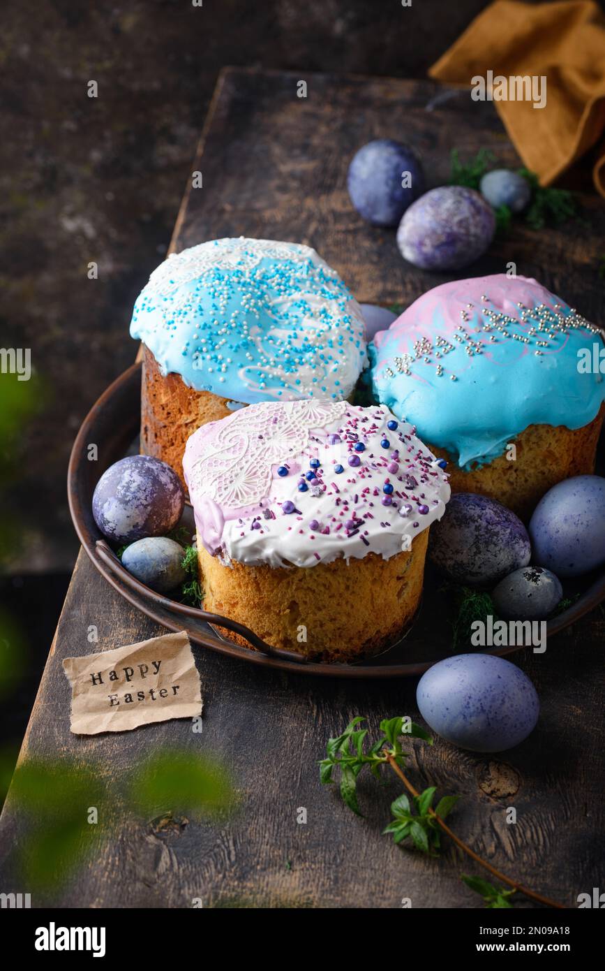 Traditional Ukrainian Easter cake kulich and eggs Stock Photo - Alamy