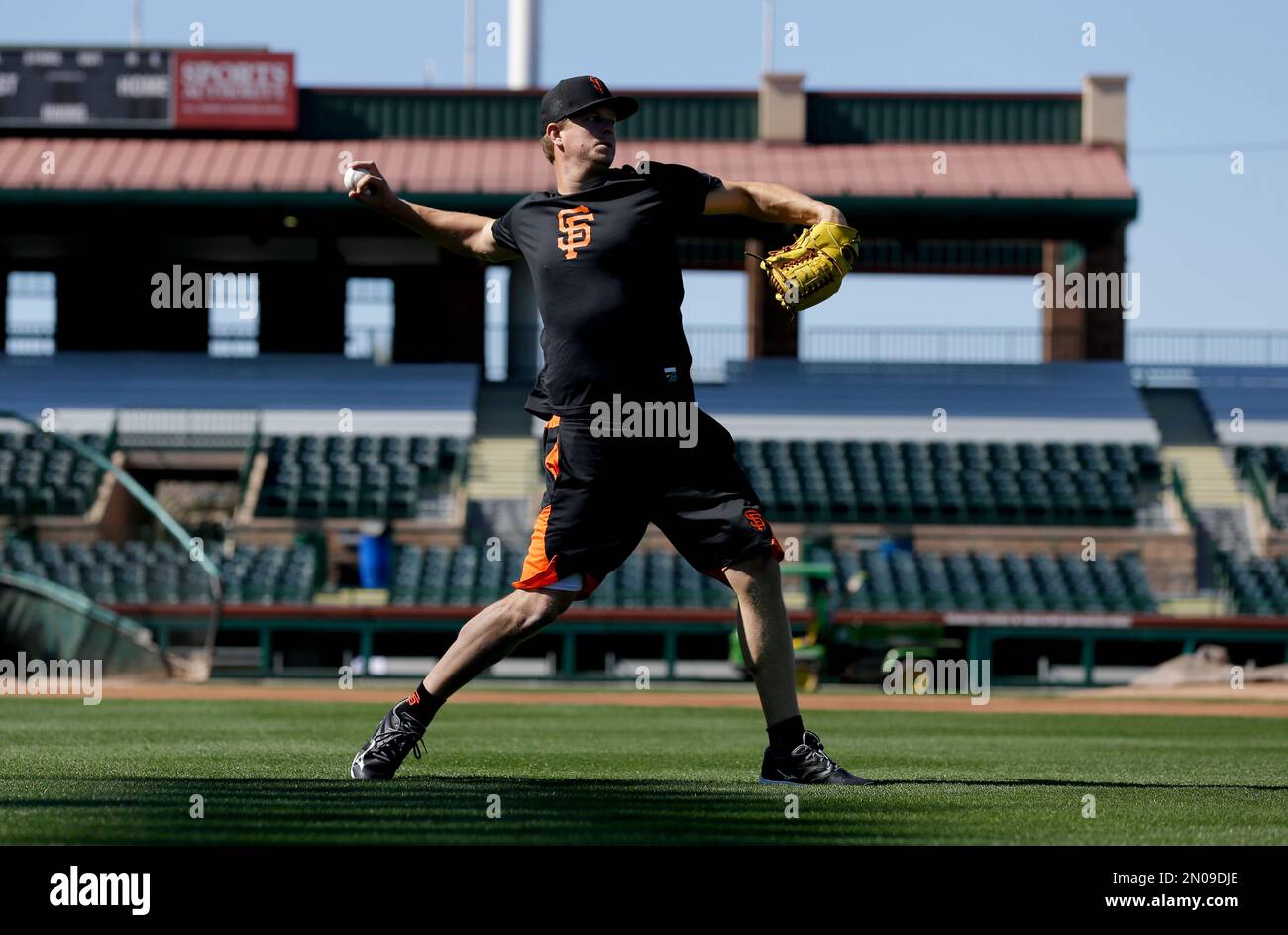 San Francisco Giants pitcher Matt Cain warms up the day before the ...