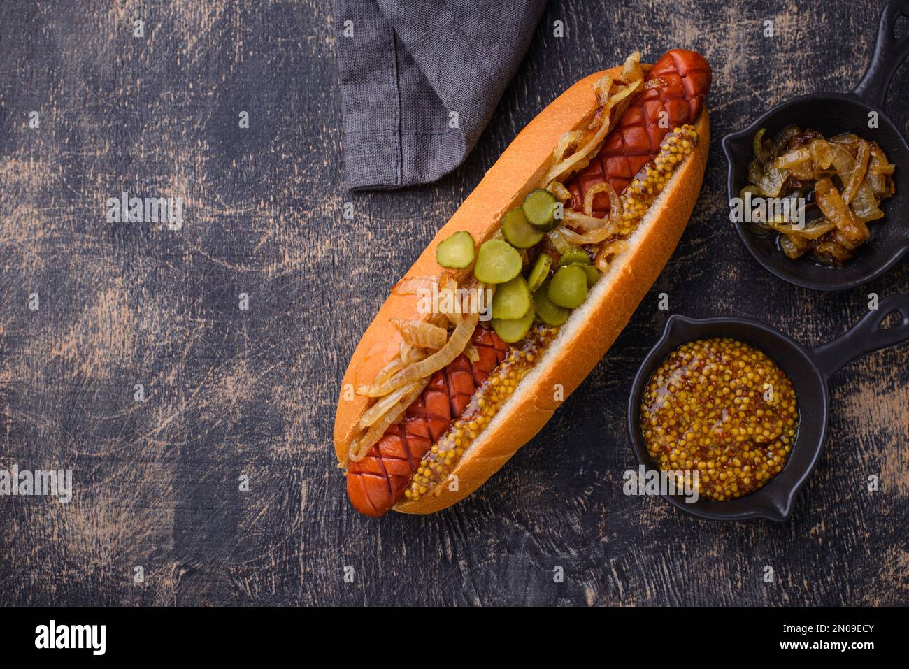 Hot dog with sausages. Traditional American fast food Stock Photo - Alamy