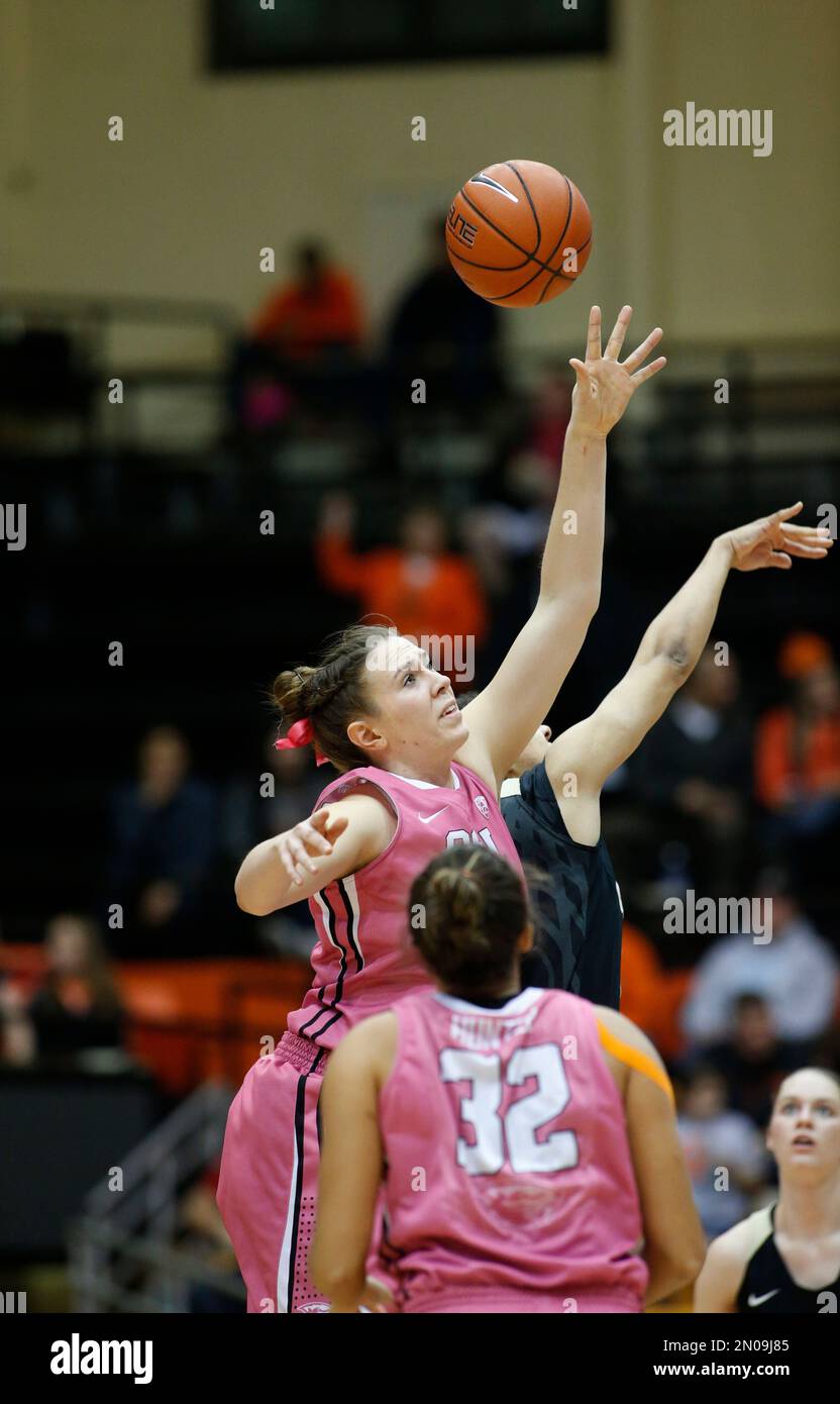 Oregon State's Ruth Hamblin, center, in the first half of an NCAA ...