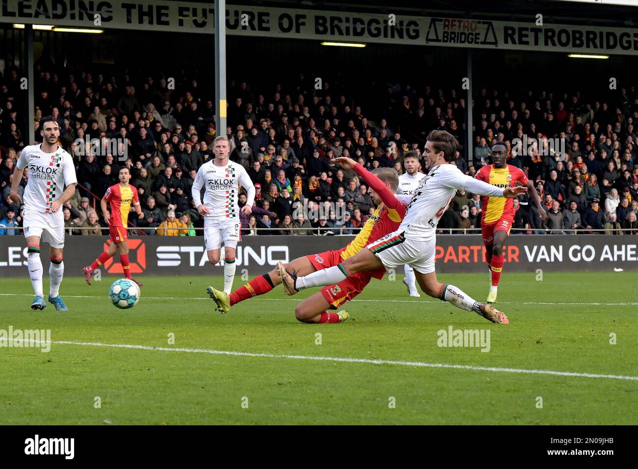 DEVENTER - Finn Stokkers of Go Ahead Eagles scores during the Dutch premier league match between ...
