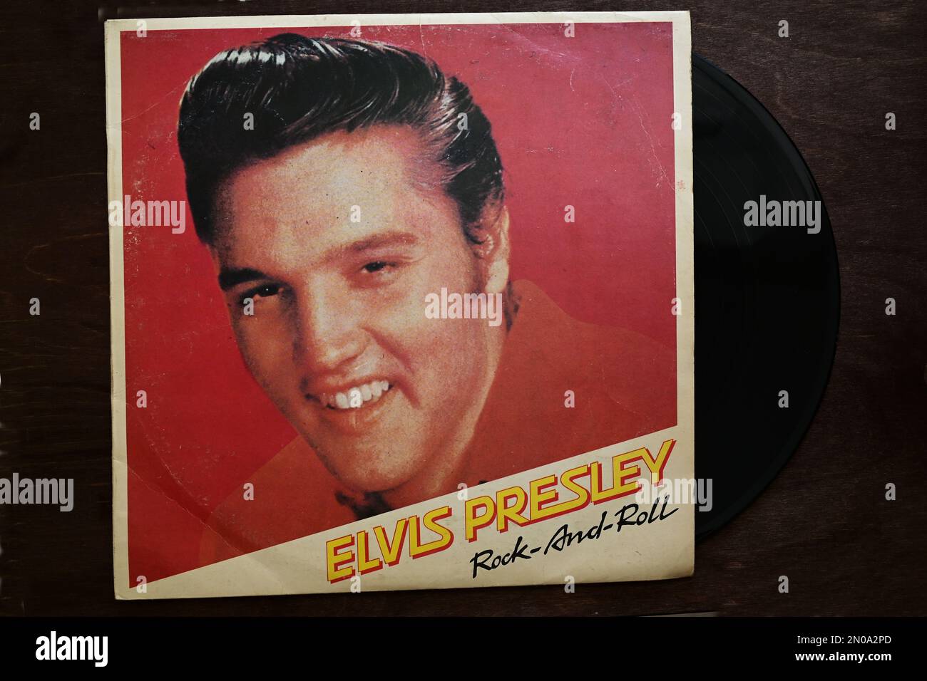 Elvis presley elvis presley album cover hi-res stock photography and ...